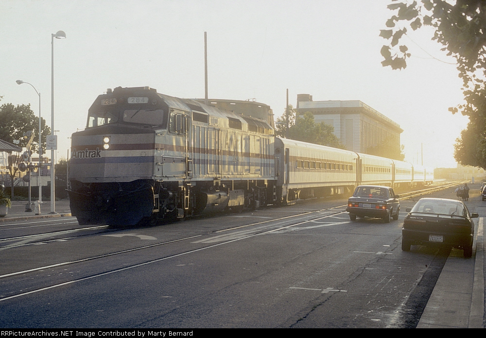 AMTK 284 With Train 725